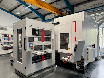 Used Milling machine HERMLE C22U with handling system IH30 - 2017 - for ...