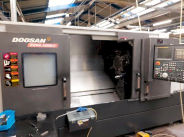 Doosan Puma 2600LY lathe machine