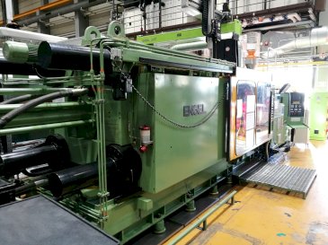 Usada ENGEL ES 4400/800 - Máquina de moldeo por inyección