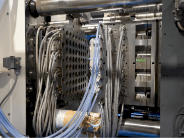 FOSTAG 64 fold injection moulding machine