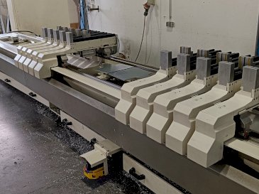 MECAL MC 304 Ariel 5 MDT Vertical Machining center