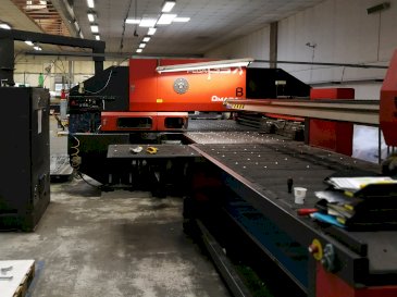 Venta de Punzonadora de torreta AMADA PEGA 357 usada