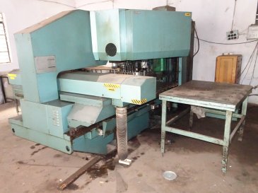 Punzonadora de torreta AMADA PEGA 244